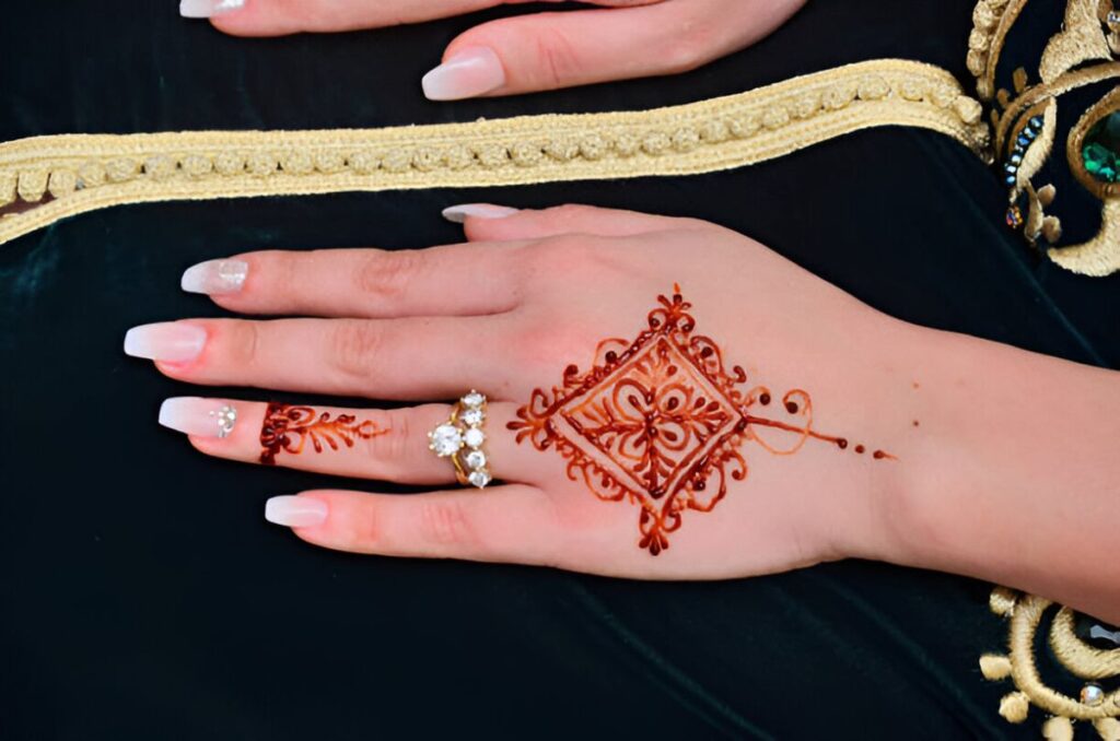 Small Mehndi Designs for Back Hand - Oh Loved